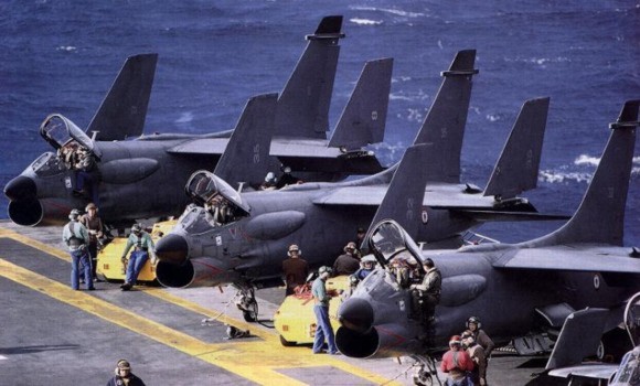 MILAVIA Aircraft - Vought F-8 Crusader (F8U) Picture Gallery