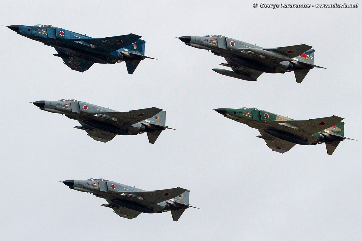 MILAVIA Air Shows - JASDF Hyakuri Air Show 2018 - 302 Hikotai Phantoms ...