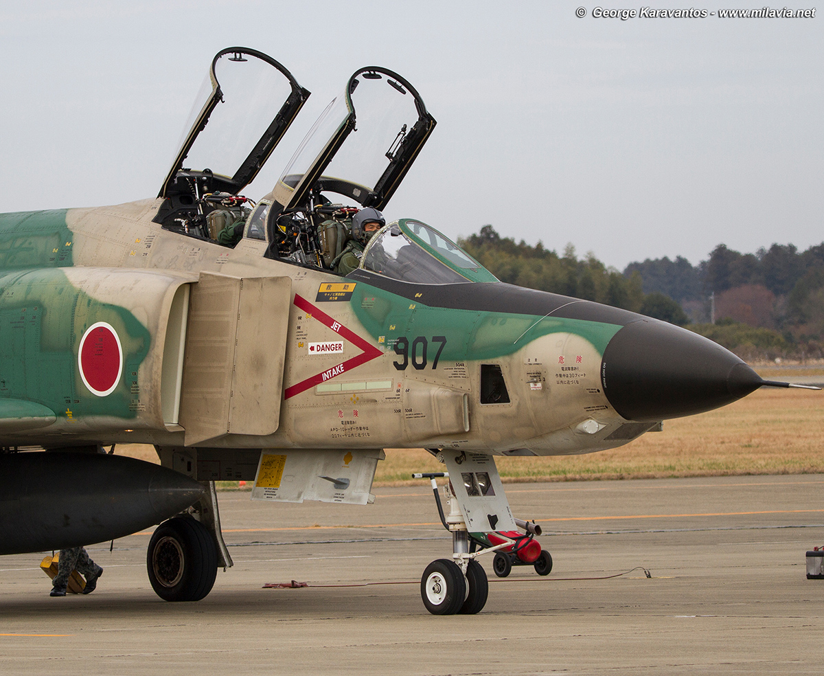 MILAVIA Air Shows - JASDF Hyakuri Air Show 2018 - 302 Hikotai Phantoms ...