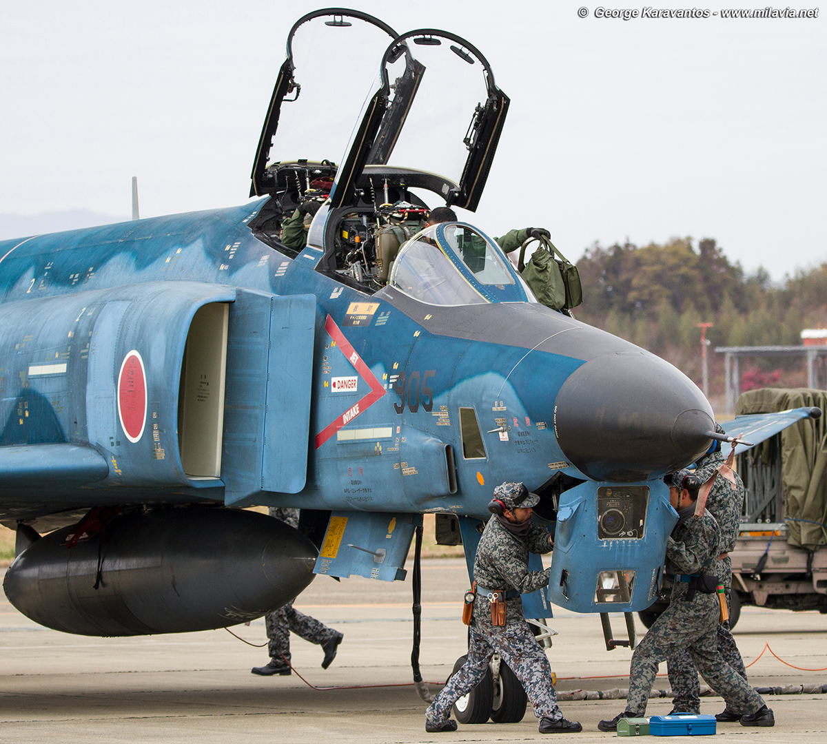 MILAVIA Air Shows - JASDF Hyakuri Air Show 2018 - 302 Hikotai Phantoms ...