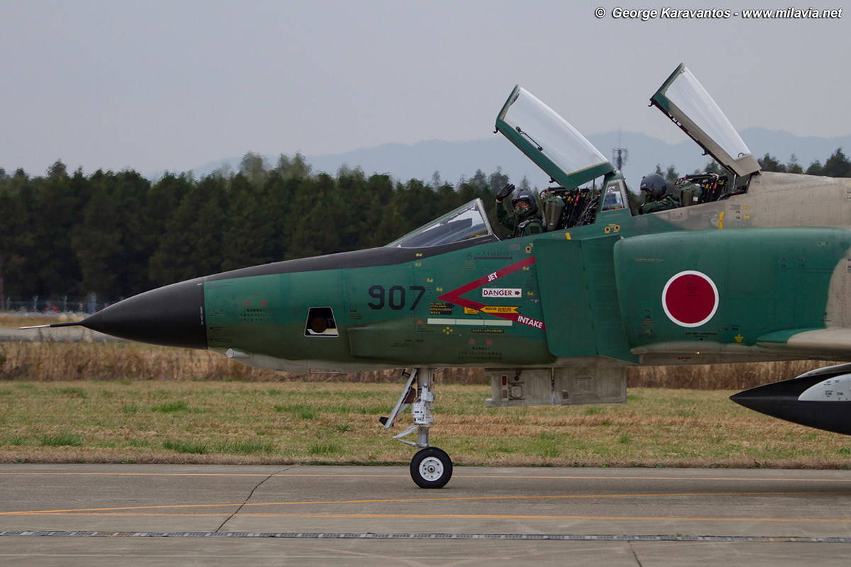 MILAVIA Air Shows - JASDF Hyakuri Air Show 2018 - 302 Hikotai Phantoms ...
