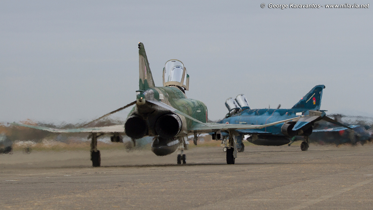 MILAVIA Air Shows - JASDF Hyakuri Air Show 2018 - 302 Hikotai Phantoms ...