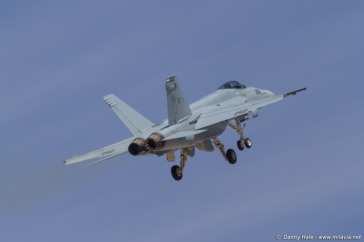 MILAVIA Air Shows - Los Angeles County Air Show 2015 - Fox Airport in ...