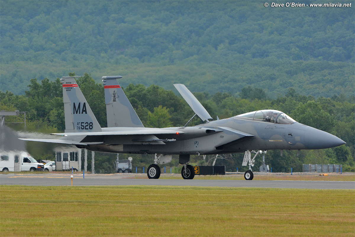 MILAVIA Air Shows - Westfield International Air Show 2017 - Barnes ANGB, MA