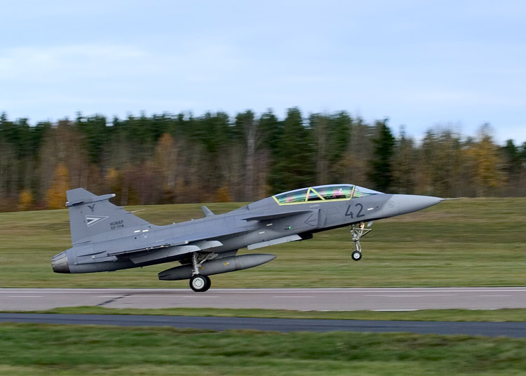 First Flight Dual Seat Hungarian Gripen - MILAVIA Military Aviation News