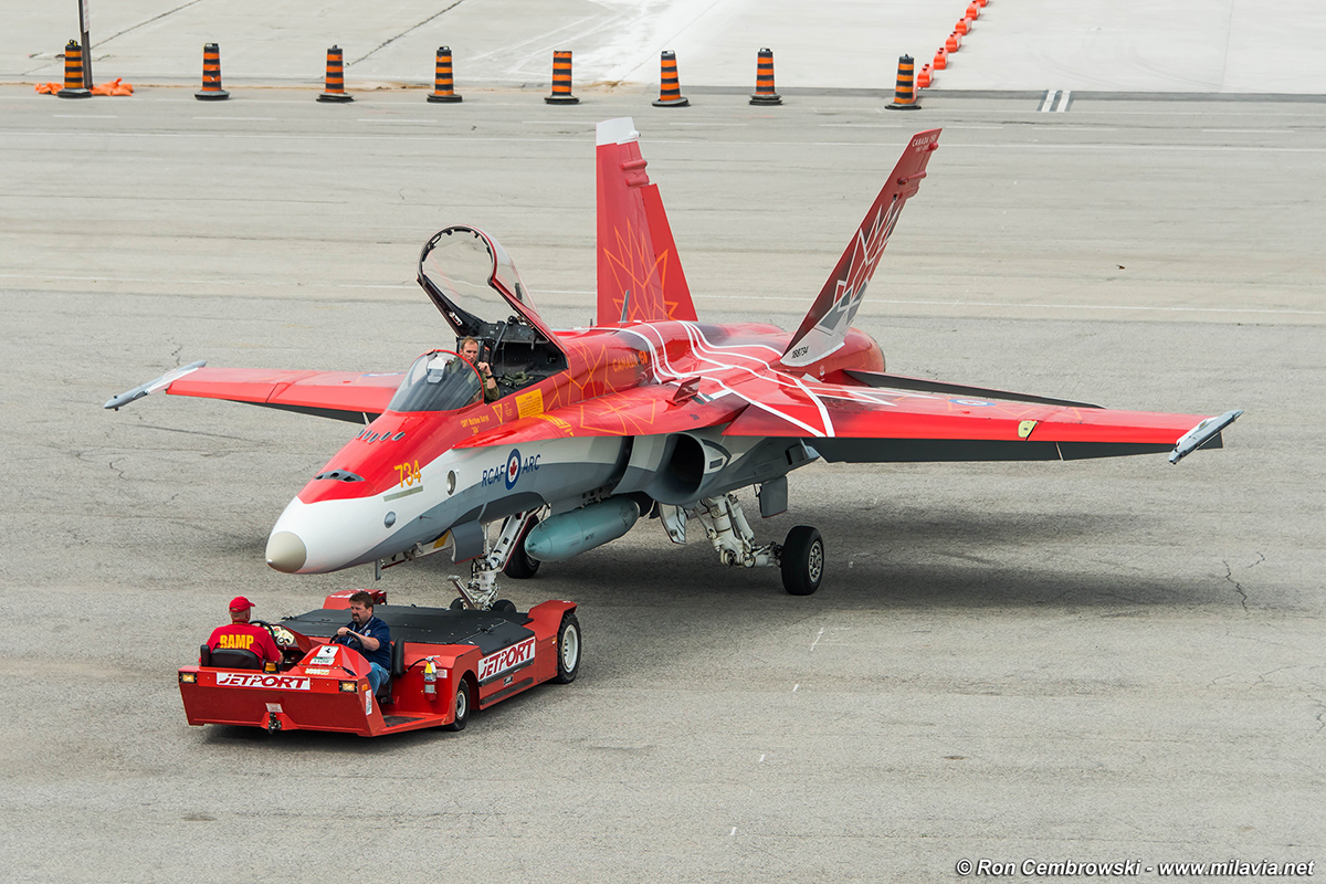 RCAF CF-18 Hornet 'Canada 150' Demo stopover Canadian Warplane Heritage ...