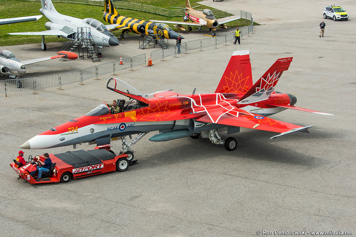 RCAF CF-18 Hornet 'Canada 150' Demo stopover Canadian Warplane Heritage ...