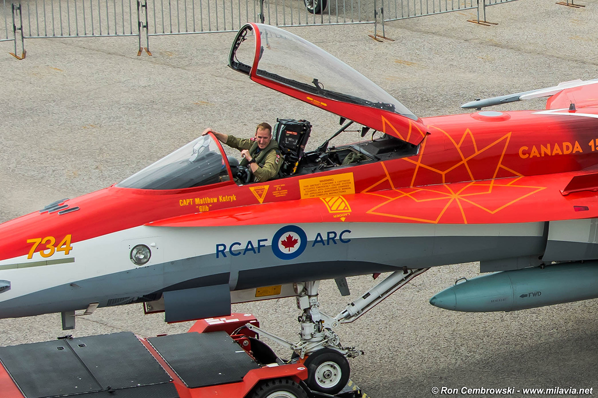 RCAF CF-18 Hornet 'Canada 150' Demo stopover Canadian Warplane Heritage ...