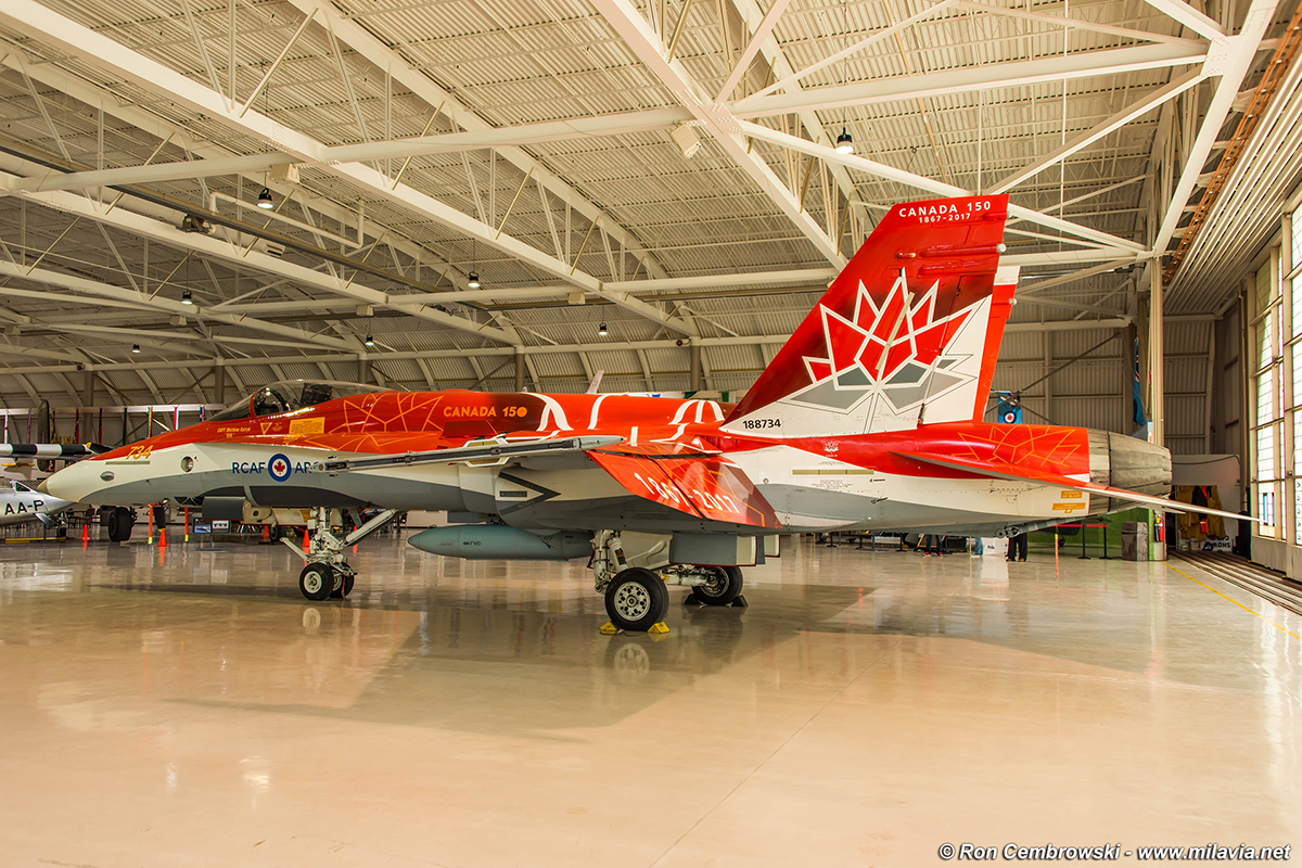 RCAF CF-18 Hornet 'Canada 150' Demo stopover Canadian Warplane Heritage ...