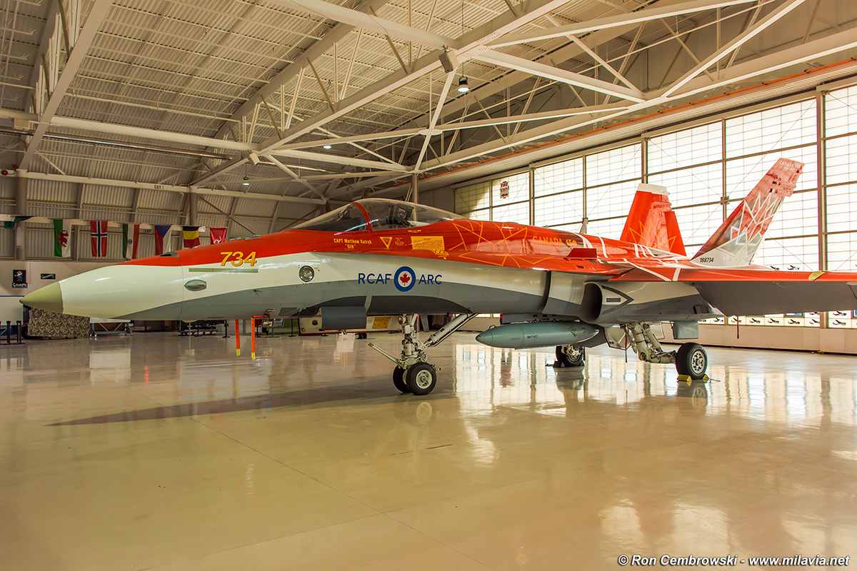 RCAF CF-18 Hornet 'Canada 150' Demo stopover Canadian Warplane Heritage ...