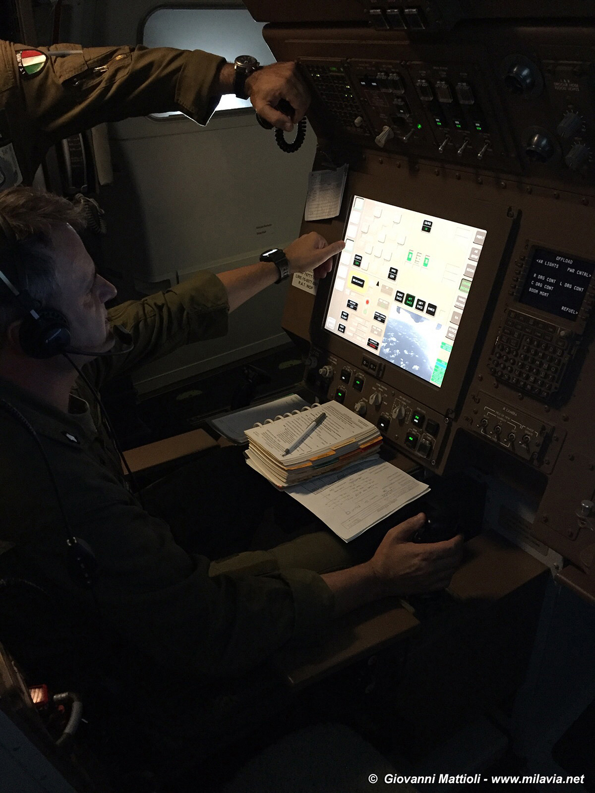 Italian Air Force KC-767 Tanker In-Flight Refueling - MILAVIA Military ...